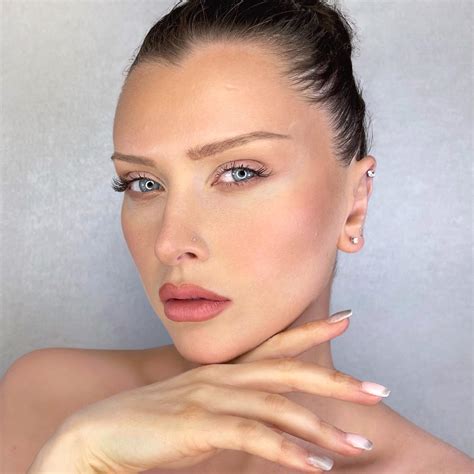 Ninaestheticbeauty პილინგი კანის ექსფოლაცია ზედაპირიდან მკვდარი უჯრედების მოცილება ქიმიური