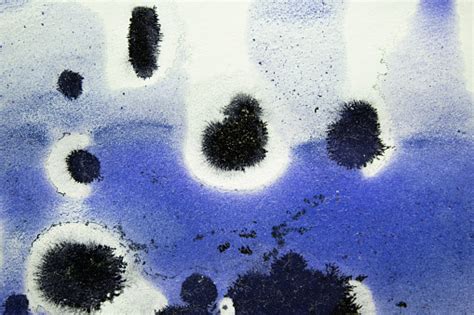 파란색과 검은 색 페인트 추상 예술 배경 텍스처 종이에 수채화 현대 유체 아트 페인팅 알코올 잉크 포스터 카드 초대장 배경 화면의 창조적 인 디자인을 혼합합니다 검은색에