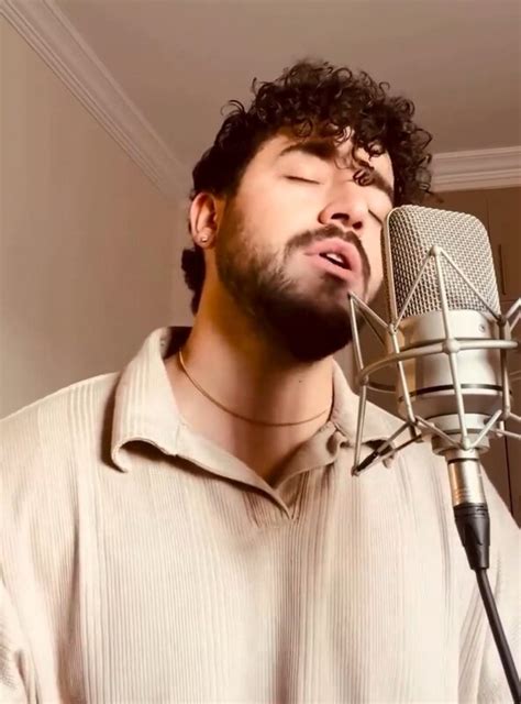 بالاترین شروین حاجی پور علیه جنگ خواند ویدیو