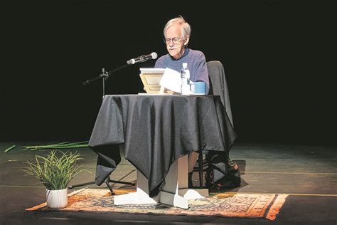 Vuurwarm Vermaak Op Die Drama Factory Verhoog Districtmail