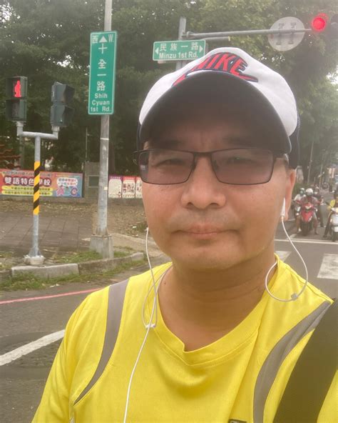 拜訪客戶的理由 今天太晚下班，趕在豪雨前以極速到家😎 早上先去印刷名片廠付錢，完全忘了要先付費😆 再去老地方喝咖啡☕️等待下午回診拿藥💊 順便