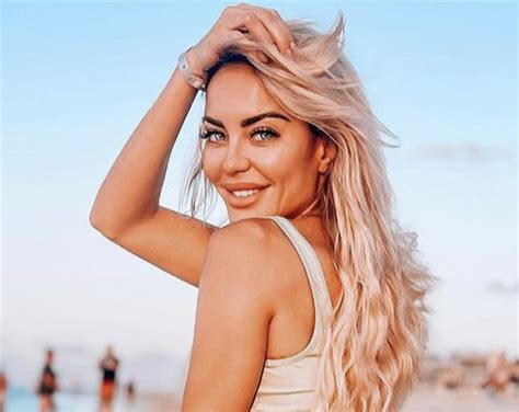 Elena Morali In Bathing Suit Says It S Almost Christmas Celebwell