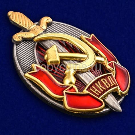 Знак Почетный сотрудник НКВД СССР красное поле