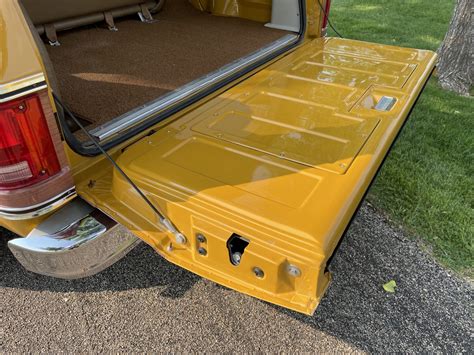 1973 Chevrolet Suburban Cheyenne Super Estate 4×4 Chalo Auto Sales