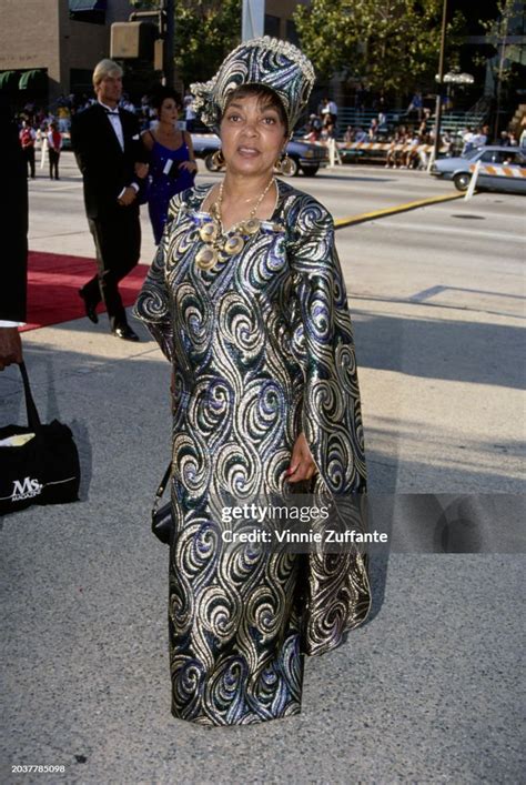 American Actress Ruby Dee Wearing A Patterned Evening Gown And News Photo Getty Images