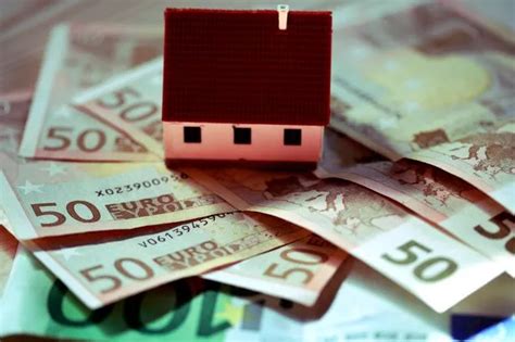 Landlords Caught Asking Woman For Sex Instead Of Rent In Undercover RtÉ