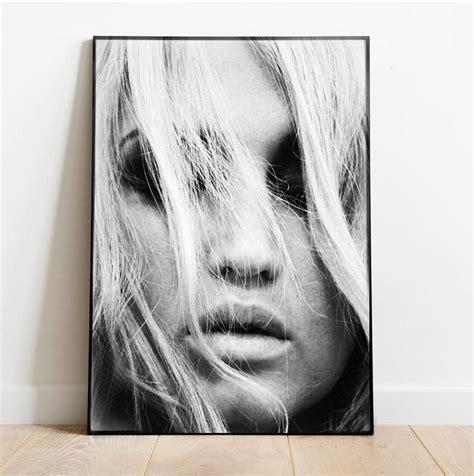Постер 50х70 дівчина чорно білий — ціна 449 грн у каталозі Картини