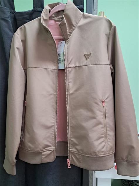 Жіноча куртка Guess — ціна 1200 грн у каталозі Куртки Купити жіночі речі за доступною ціною на