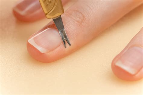 Photo Libre De Droit De La Fille Fait Sa Propre Manucure Suppression De