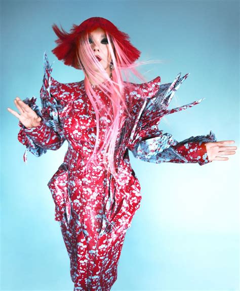 Björk Lässt Den Pop Immer Weiter Hinter Sich