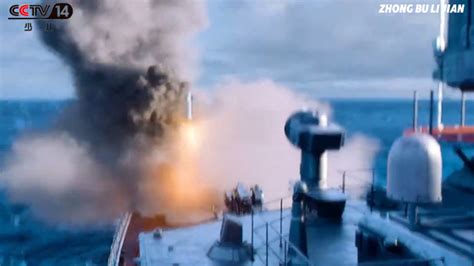 鹰击 18反舰导弹是中国新一代舰载、潜射反舰巡航导弹，具备突防能力强、毁伤威力大的特点，可实现潜载、机载、舰载等多种载体发射腾讯新闻