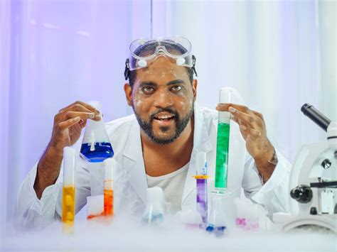 有关分析 化学制品 化學 实验室玻璃器皿 实验室设备 實驗 實驗室 检查 液体 烧杯 玻璃棒 生物化学 生物學 生物技术 發現 研究 科學 试管 试管架