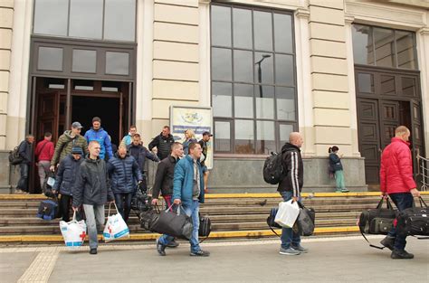 Евакуювали 20 чоловіків які пів року жили у окупації