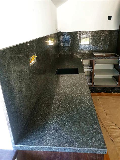 Кухненски плотове от естествен и технически камък Гранити Левенти