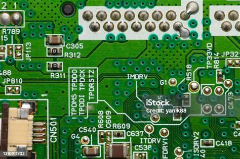 방사성 원소가 밀착된 녹색 전자 보드 전자 제품 및 첨단 장비 의 주제에 대한 배경 Cpu에 대한 스톡 사진 및 기타 이미지 Cpu 개념 공학 Istock