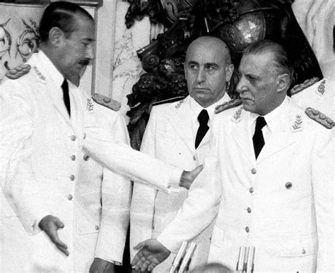 La asunción de Viola el dictador breve y el ministro que aseguró que el que apuesta al dólar