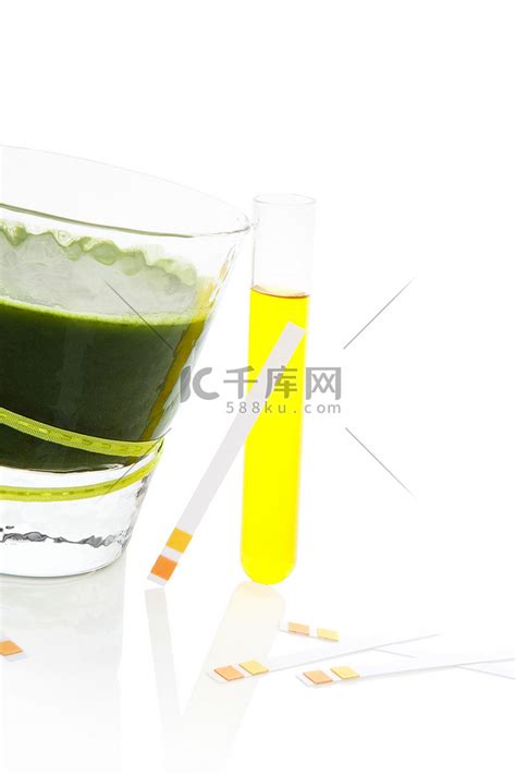 Ph试纸、石蕊试纸和试管中的尿液隔离在高清摄影大图 千库网