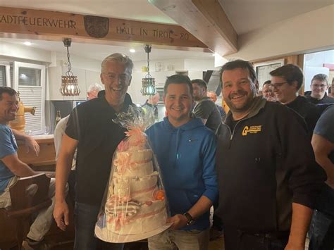 Hallo Ella Freiwillige Feuerwehr Hall In Tirol