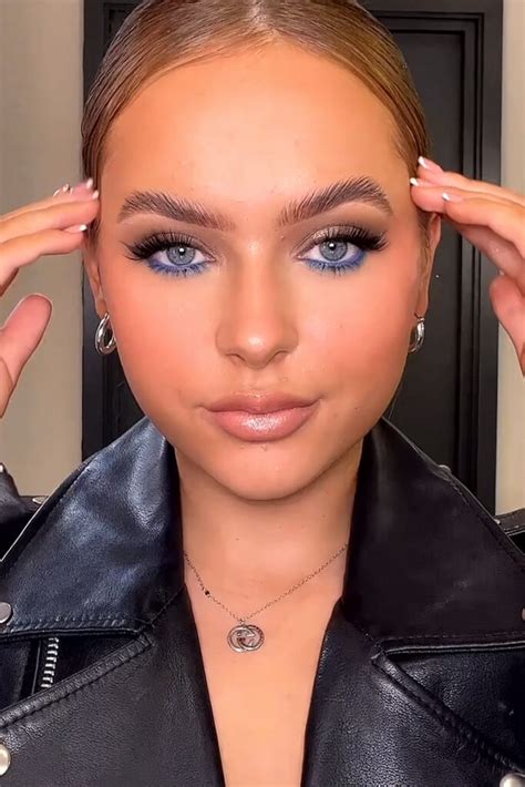 Step By Step Natural Eye Makeup For Blue Eyes