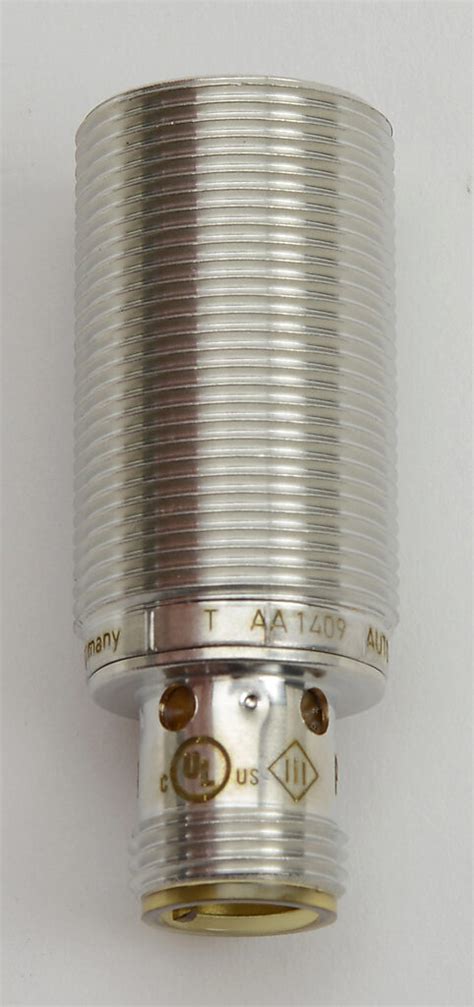 Inductive Proximity Sensor 18mm Diameter X 45mm Body 8mm Range PN PNK6 CP 3H AutomationDirect