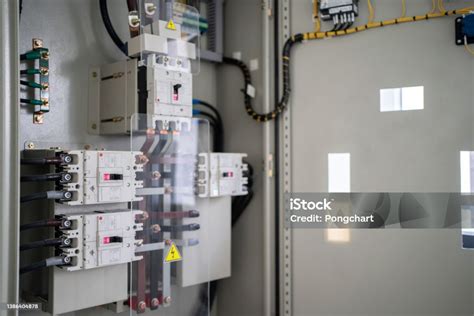 회로 차단기 퓨즈 레일 배선이 있는 제어판 전기 캐비닛 제어에 전력 전기 전기 및 전기 유지 보수 서비스n 스위치에 대한 스톡 사진 및 기타 이미지 Istock
