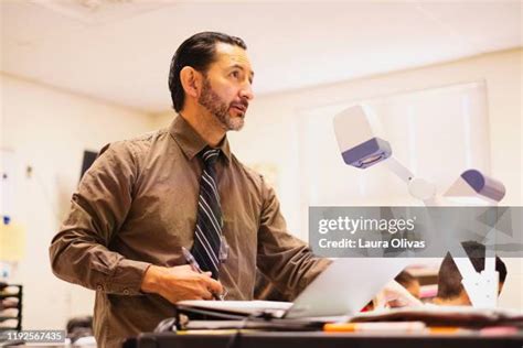Overhead Projector Classroom Photos And Premium High Res Pictures Getty Images