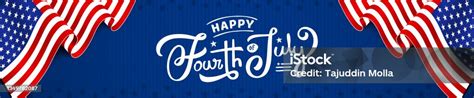 7월 4일 미국 미국을 흔드는 국기 별이 있는 네이비 블루 배경의 미국 식포 디자인 7월 4일 의 맞춤 핸드 레터링 타이포그래피 디자인 7월 4일에 대한 스톡 벡터 아트 및