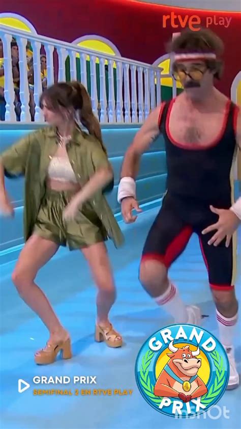 Yo Y Mi Amigo Demostrando Mis Pasos De Baile En La Discoteca R