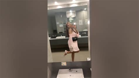 Awek Melayu Singapore Tetek Besar Suka Belanja - YouTube