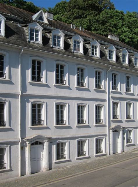 무료 이미지 건축물 목재 맨션 집 건물 궁전 벽 발코니 프랑스 정면 외부 역사적인 인테리어 디자인 계단 감청색 분양 아파트 난간 동자 퐁텐