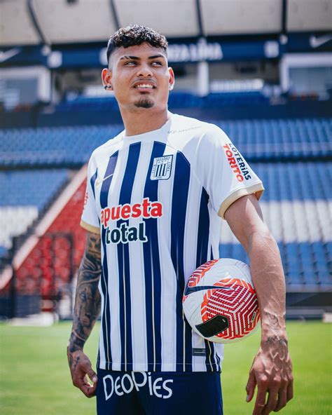 Alianza Lima Y Jeriel De Santis Así Fue La Presentación De Jeriel De Santis