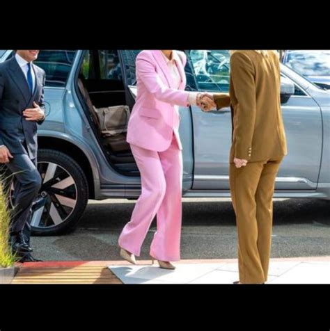 Когато принцесата се омъжи за мъж от село всички й се смееха Сега живеят като в приказка и