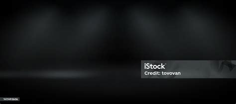 네 개의 라이트 프로젝터가있는 딥 블랙 와이드 룸 디스플레이 제품을 위한 3d 벡터 프리미엄 쇼케이스 0명에 대한 스톡 벡터 아트 및 기타 이미지 Istock