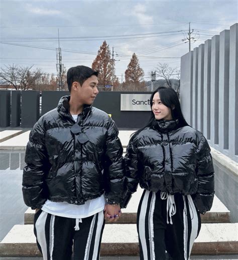 퀄리티보장 커플룩 남녀공용 커플 숏 세미크롭 오버핏 하이글로시 유광 패딩 에이블리