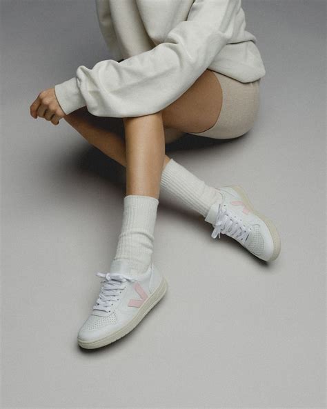 Veja V-10 Leather W | Обувь, Кросс, Носки