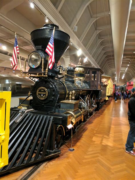 무료 이미지 포드 박물관 기계들 트럭 트랙터 평면 비행기 기차 수송 차량 철도 기관차 자동차 부품 바퀴 자동차 엔진 부품 관광 명소 공학