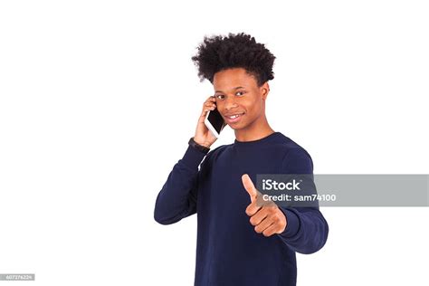 스마트 폰 만들기 엄지 손가락을 들고 젊은 아프리카 계 미국인 남자 남자에 대한 스톡 사진 및 기타 이미지 남자 아프리카 민족 엄지손가락을 위로 Istock