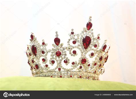 Miss Pageant Crown Wth Jewelry Diamond Pearl Silver Gold Ruby Stock
