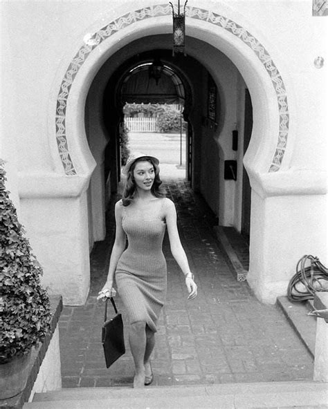 ᴀʀᴛ ʟᴏᴠᴇ ʀᴇᴛʀᴏ On Instagram “model Vikki Dougan Photographed By