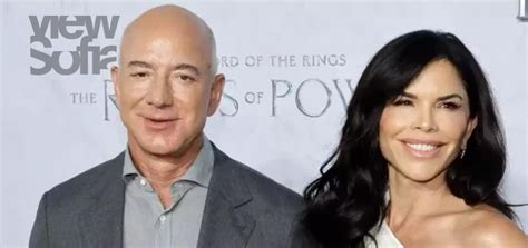 Обичта на известните Джеф Безос и Лорън Санчес на премиера за един милиард