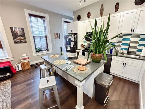 208 E Biddle — Teacher Props