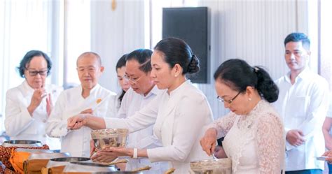 លោកជំទាវបណ្ឌិត ពេជ ចន្ទមុន្នី ហ៊ុនម៉ាណែត អគ្គស្នងការសមាគមកាយប្ញទ្ធិនារីកម្ពុជា