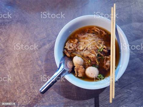 태국 현지 돼지고기 갈색 혈액 수프 흰 쌀 젓가락과 숟가락 평면도 0명에 대한 스톡 사진 및 기타 이미지 0명 갈색 거리 Istock