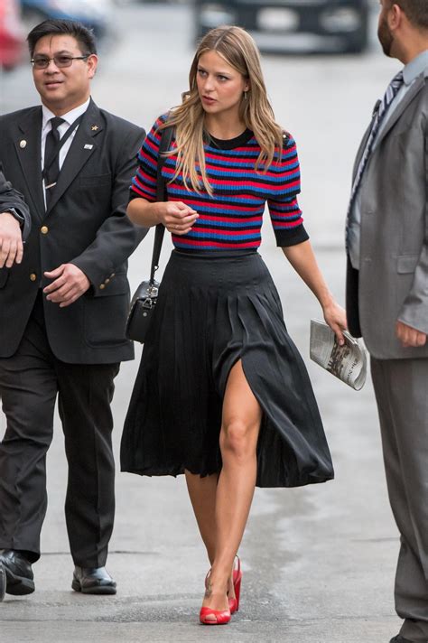 Melissa Benoist And Her Shapely Legs Scrolller