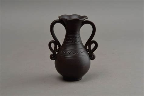 Купить Красивый глиняный кувшин с двумя ручками и волнистым горлом ...