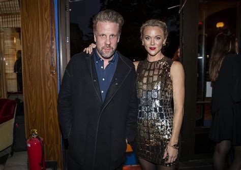 Filip Hammar Flickvännen Agnes Barnen Och Miljonbolaget