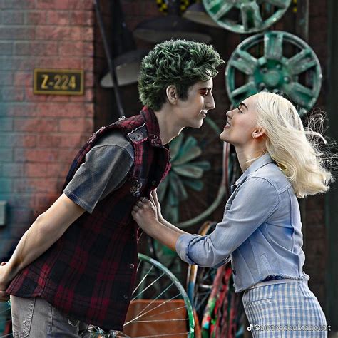 Zed Y Addison Zombies 3 Celebridades Bonitos Famosos Fotos De Los Descendientes