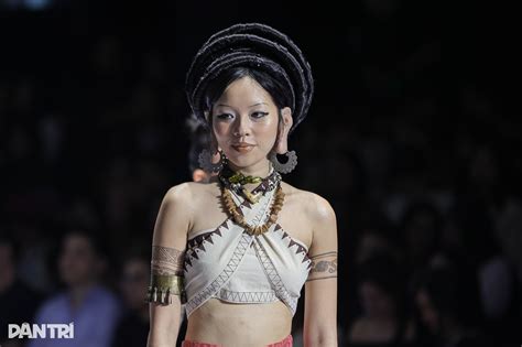 “chị đẹp” Lynk Lee Khoe Nét Nữ Tính Trên Sàn Diễn Thời Trang Báo Dân Trí