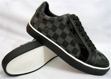 รองเท้าผ้าใบผู้หญิง Louis Vuitton (25 ภาพ)
