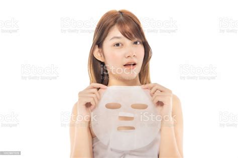 감염 코로나 바이러스 대기 오염 Pm25를 방지하기 위해 위생 마스크를 착용한 젊은 행복한 아시아 여성 건강 관리 및 코로나바이러스 개념 18 19세에 대한 스톡 사진 및